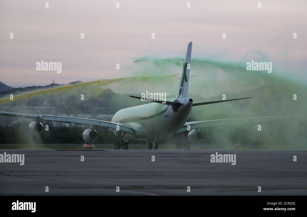 Sport team departure airplane hi-res stock photography and images - Alamy