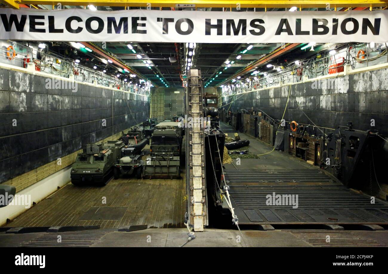 Amphibious dock loading ship hi-res stock photography and images - Alamy