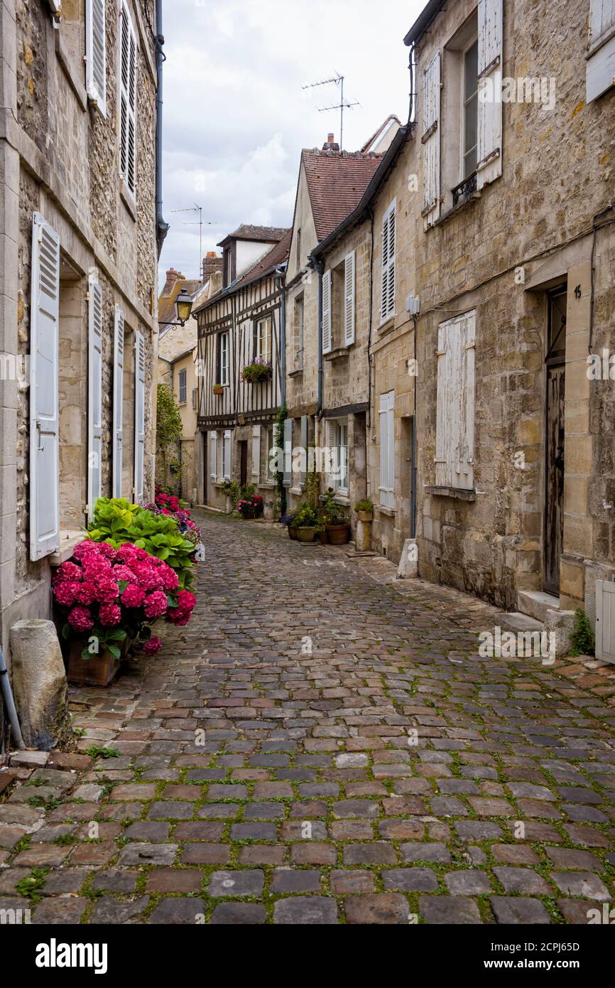 France senlis street town hi-res stock photography and images - Alamy