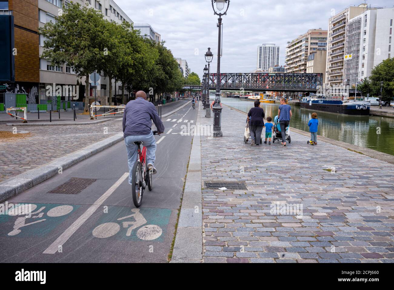 Bike lanes paris hi-res stock photography and images - Alamy