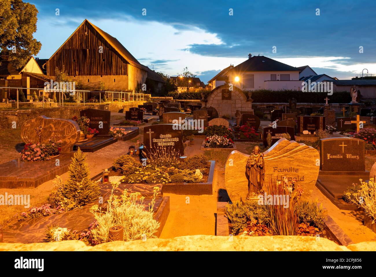 Modern cemeteries hi-res stock photography and images - Alamy