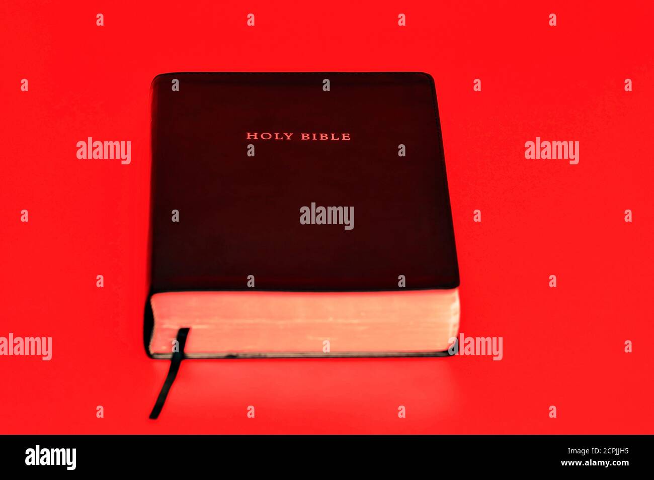 Red holy bible book hi-res stock photography and images - Alamy
