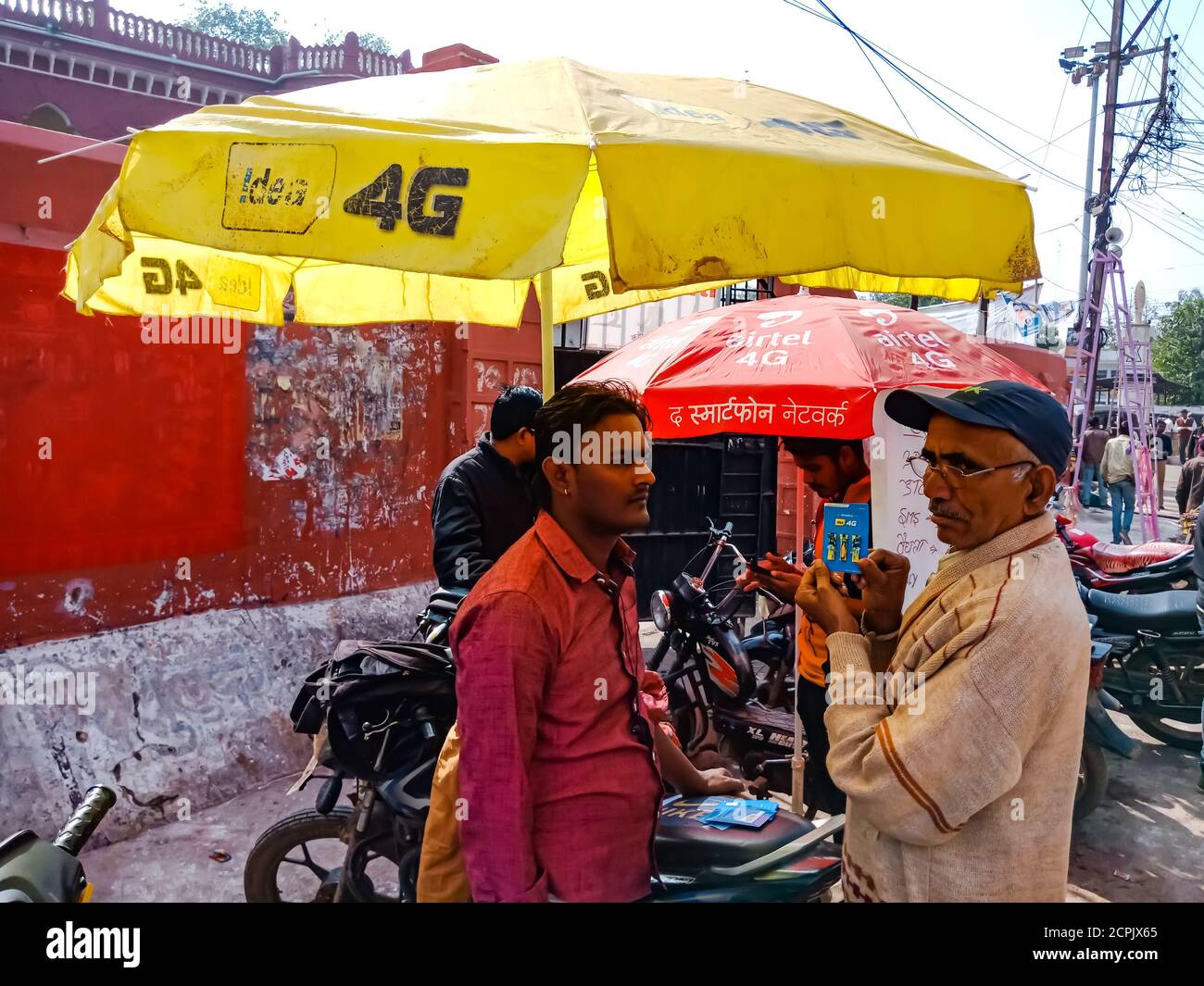 Sim card boy hi-res stock photography and images - Alamy