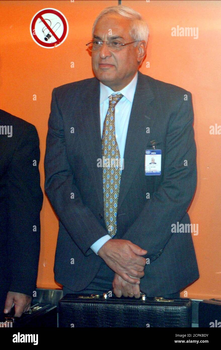 Returns elevator hi-res stock photography and images - Alamy