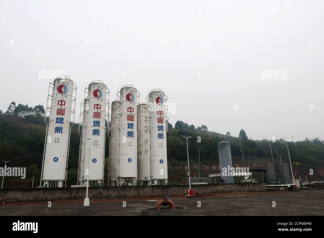 Gas storage facilities hi-res stock photography and images - Alamy