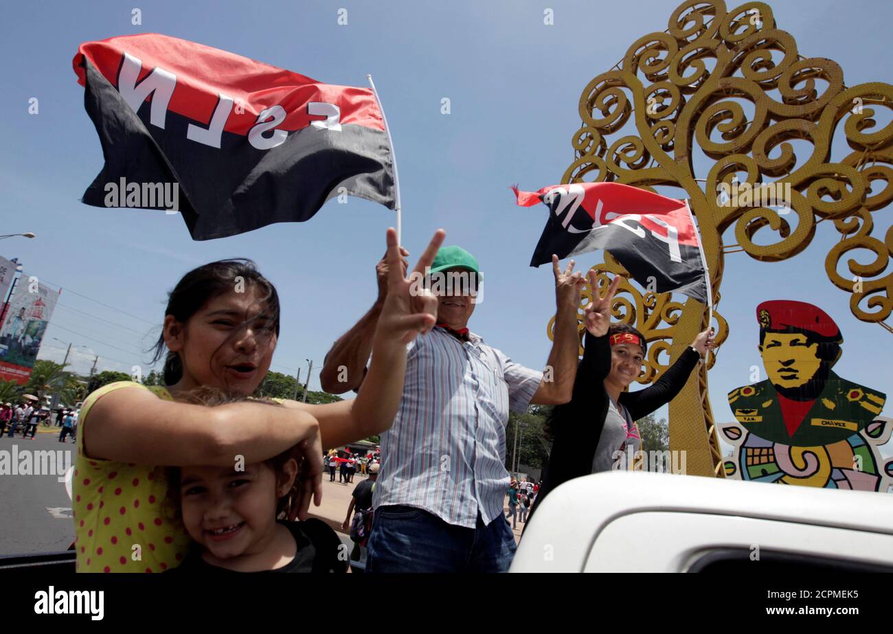 2018 fsln supporters nicaragua hi-res stock photography and images - Alamy