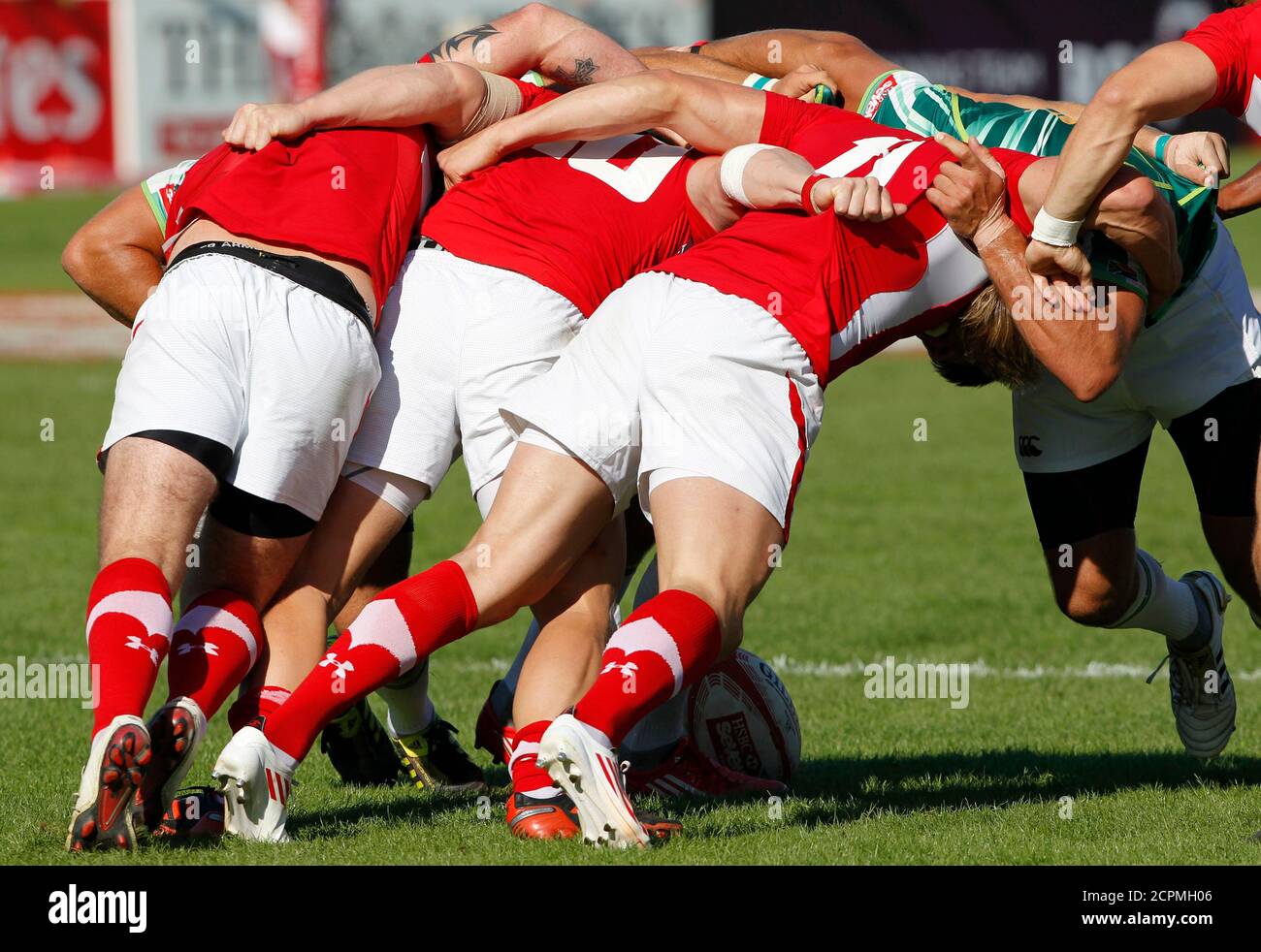 Rugby sevens scrum hi-res stock photography and images - Alamy