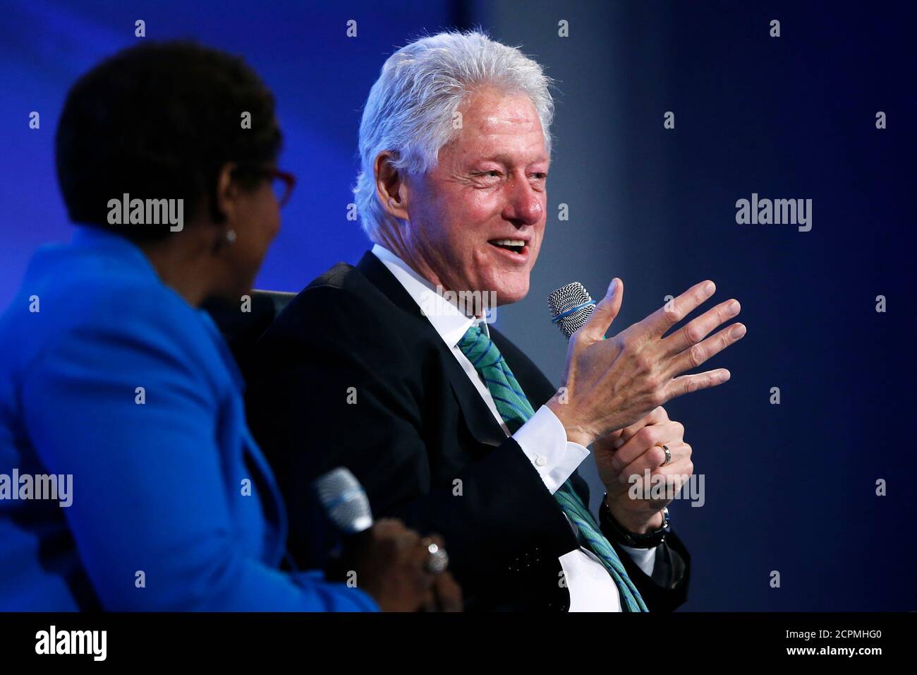 U s president bill clinton sits hi-res stock photography and images - Alamy
