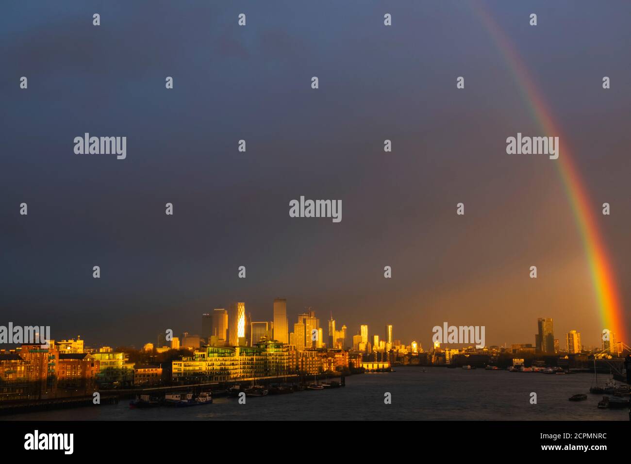 England, London, Docklands, River Thames and Canary Wharf, Skyline and ...