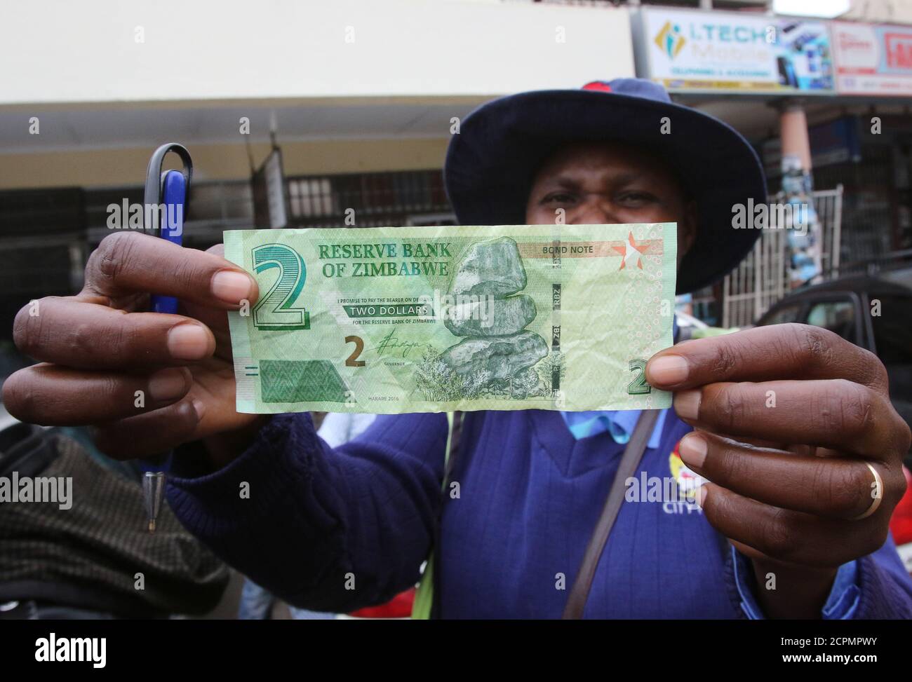 Corporate bond note hi-res stock photography and images - Alamy