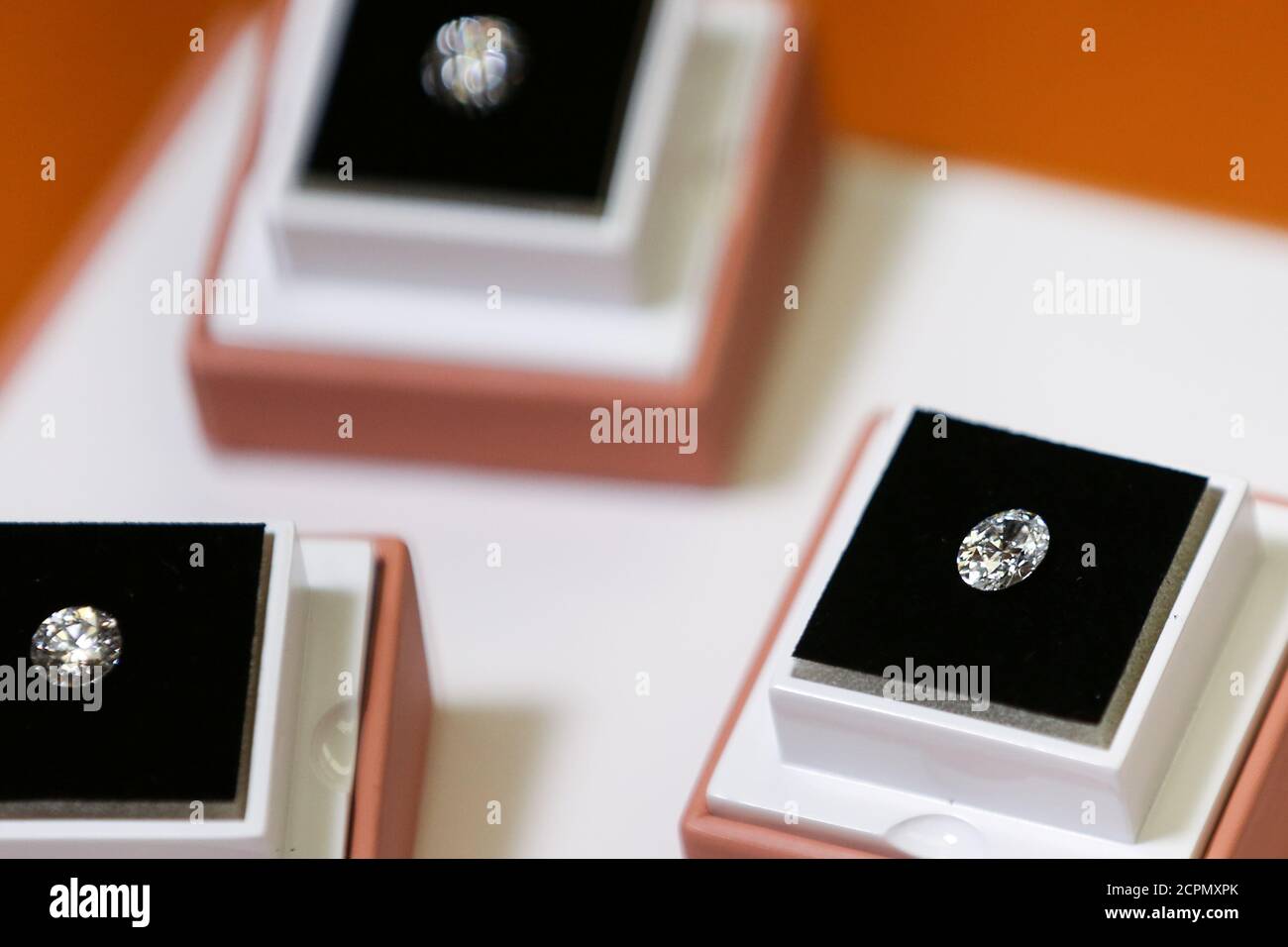 Lab grown diamonds hi-res stock photography and images - Alamy