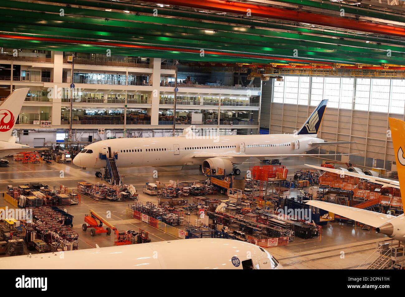 Boeing 787 aircraft assembly hi-res stock photography and images - Alamy