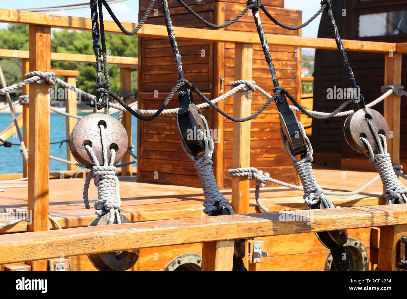 Securing mooring line hi-res stock photography and images - Alamy