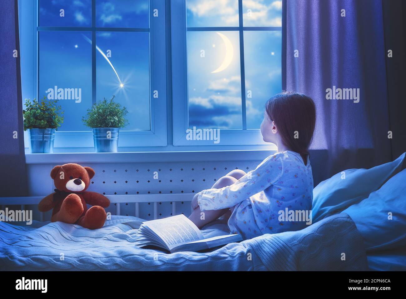 Child looking at night sky hi-res stock photography and images - Alamy