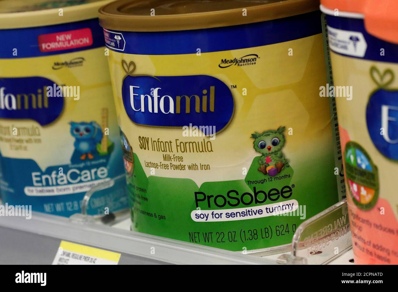 Baby formula on shelf hi-res stock photography and images - Alamy