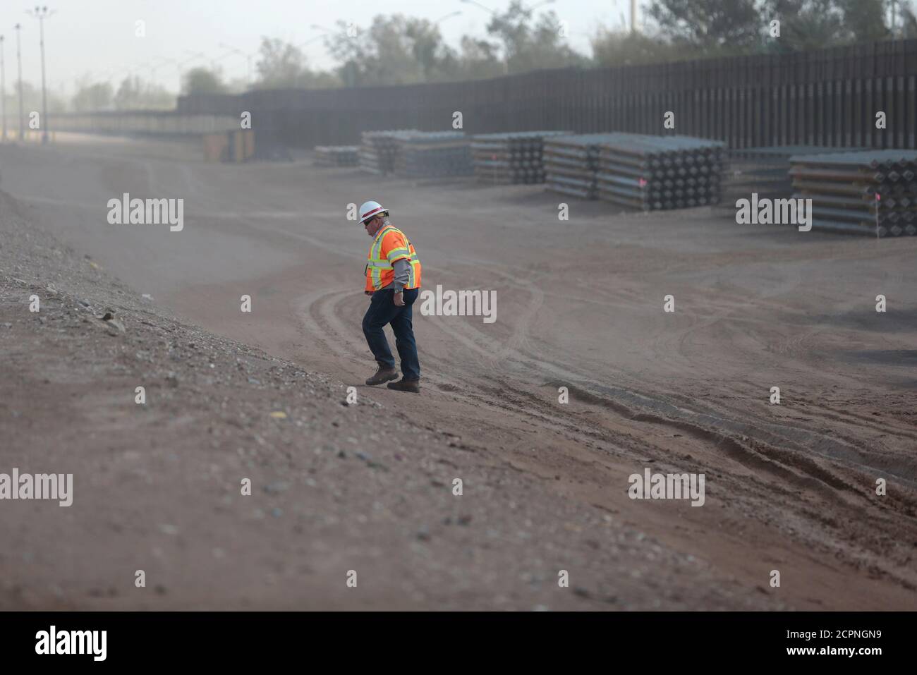 Us border wall construction hi-res stock photography and images - Alamy
