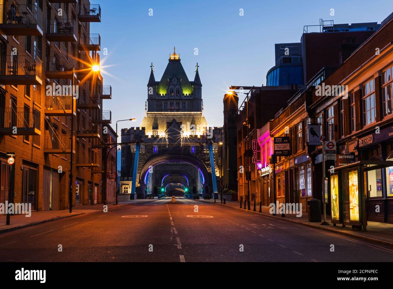 Empty road night hi-res stock photography and images - Alamy