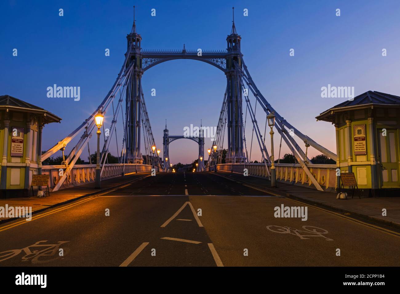 Chelsea bridge road hi-res stock photography and images - Alamy