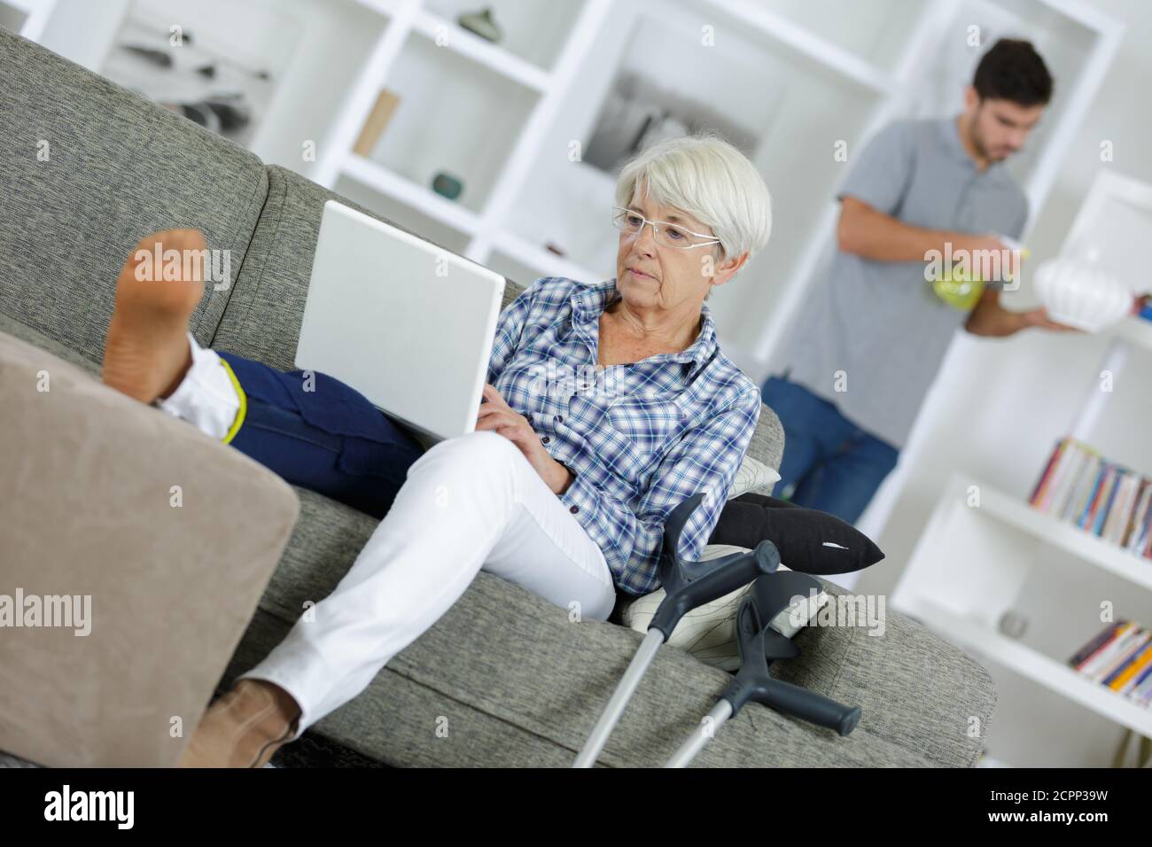 senior injured woman using laptop Stock Photo - Alamy