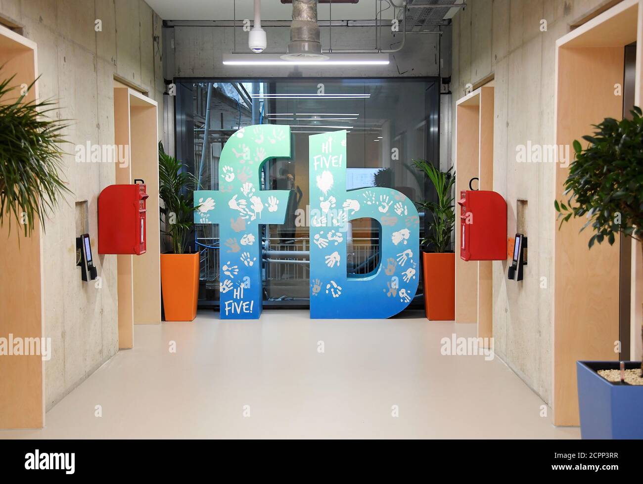 Facebook headquarters london hi-res stock photography and images - Alamy