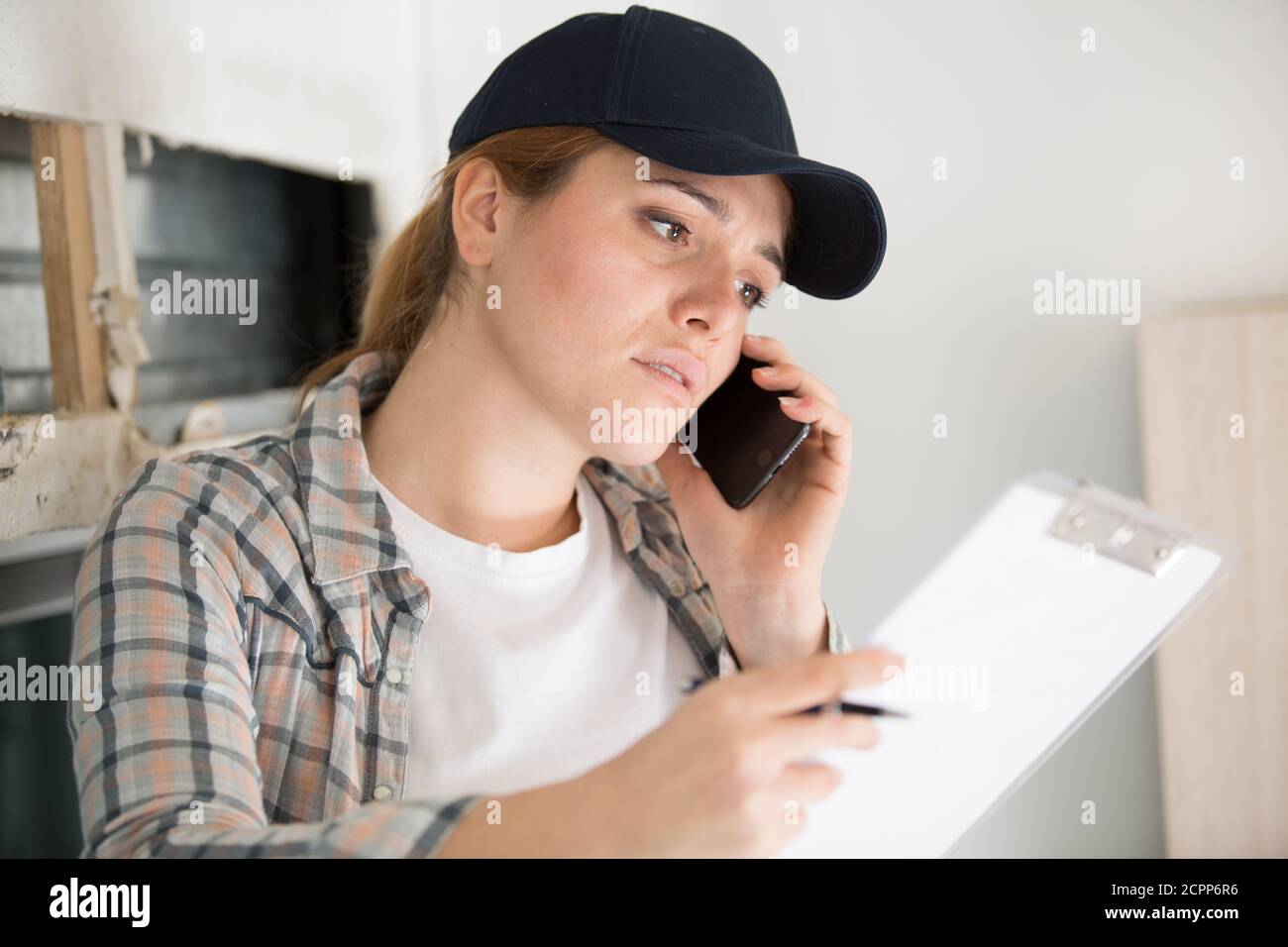 Researcher writing on clipboard hi-res stock photography and images - Alamy