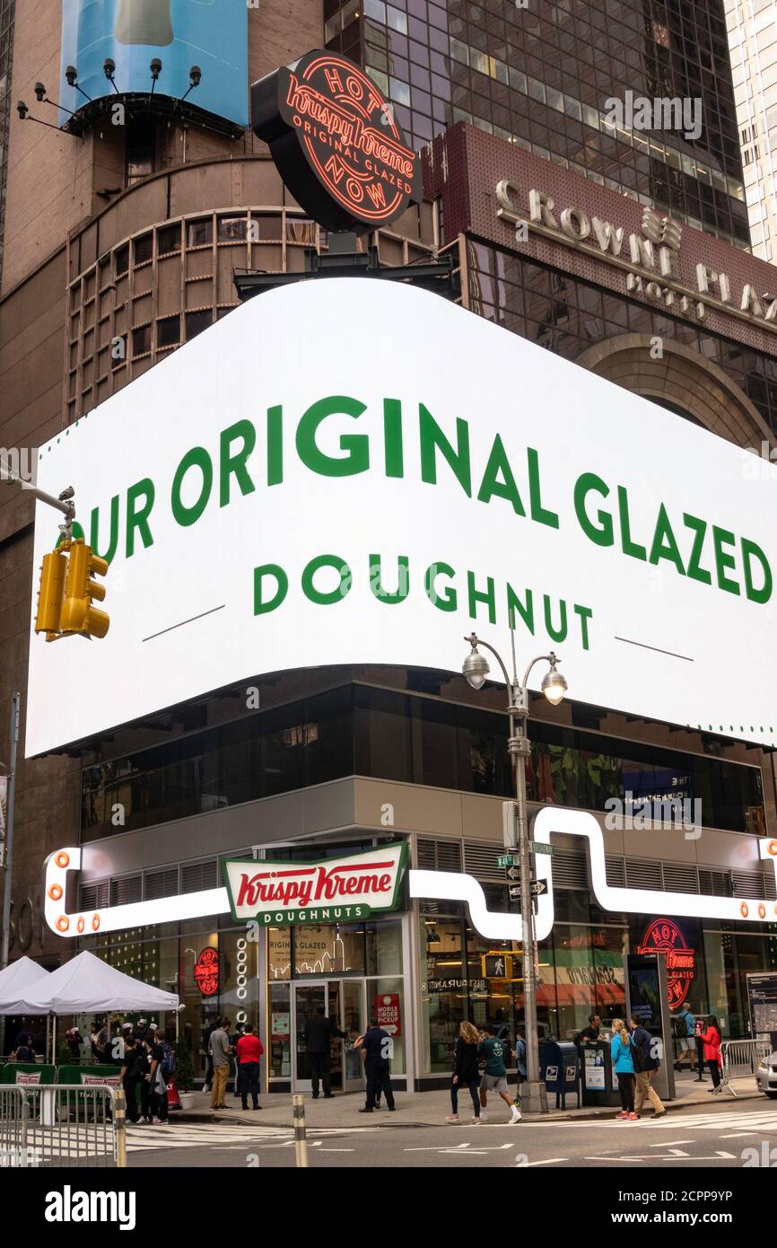 Exterior krispy kreme doughnut store hi-res stock photography and ...