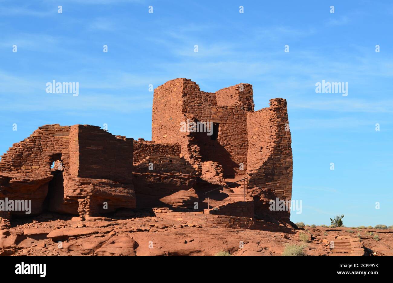 Beautiful view of historic red rock dwelling ruins Stock Photo - Alamy