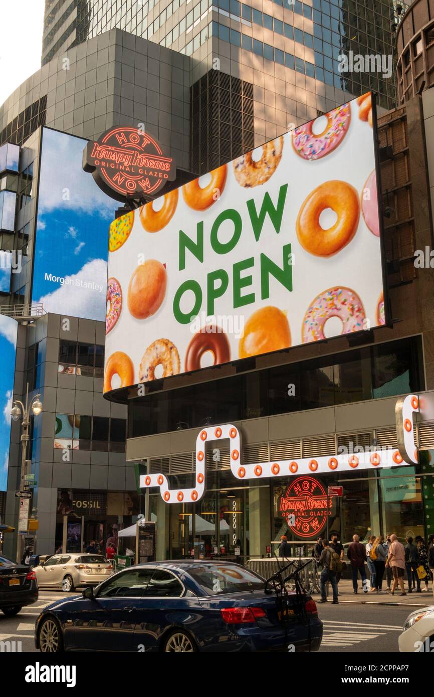 Krispy Kreme Doughnut Store, Times Square, NYC, USA Stock Photo - Alamy
