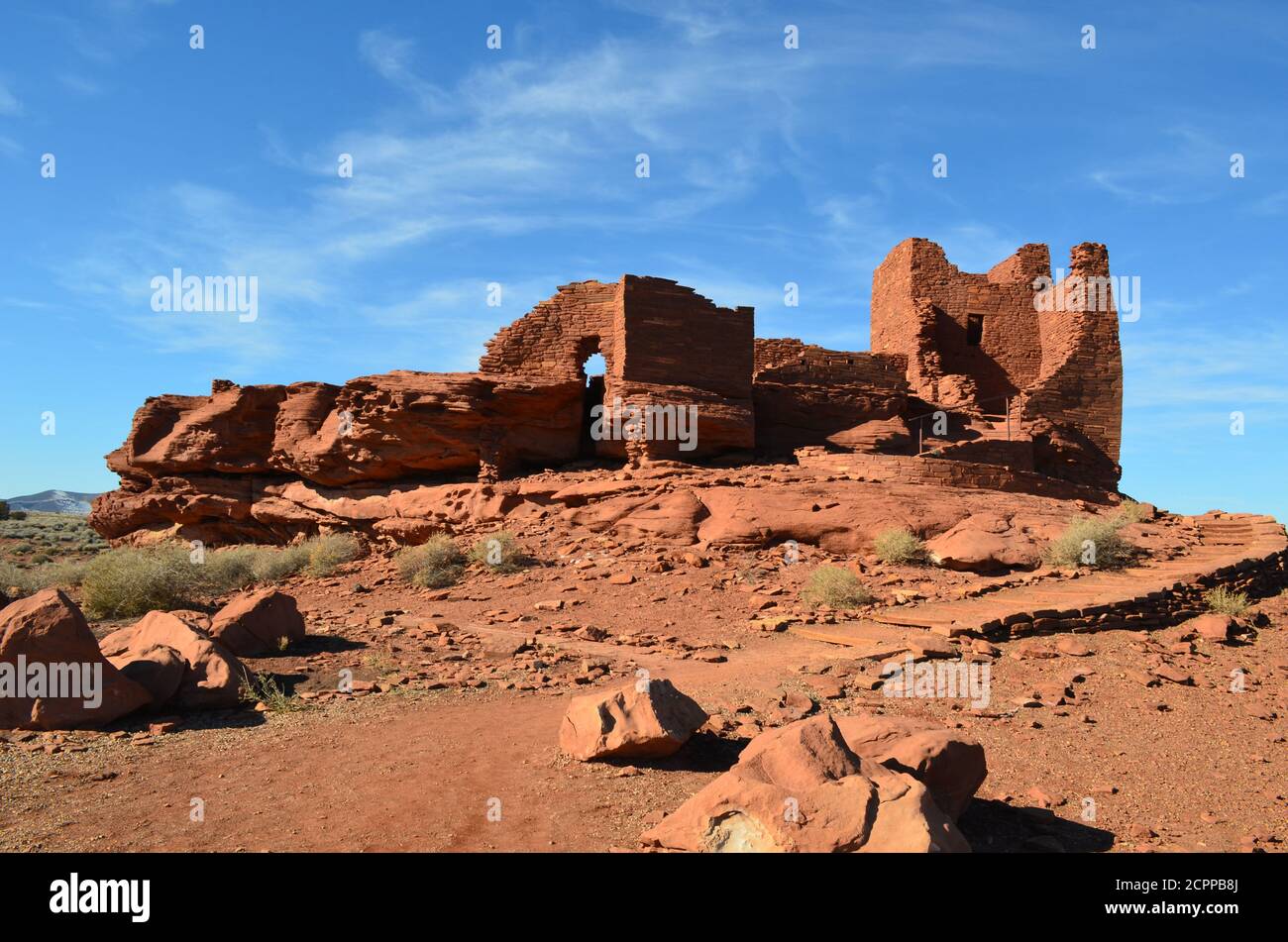 Amazing look at pueblo red rock ruins in Arizona Stock Photo - Alamy