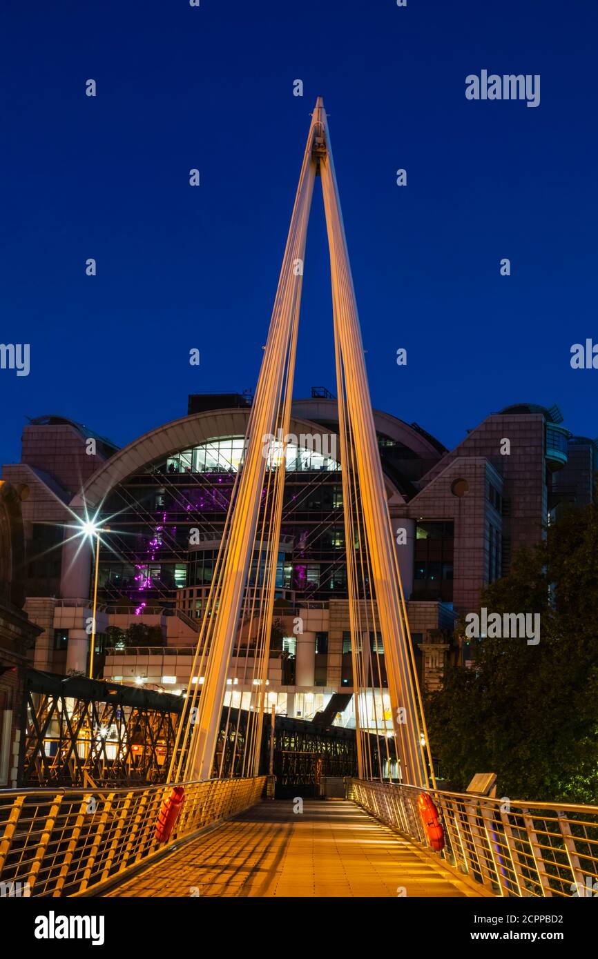 Hungerford bridge hi-res stock photography and images - Alamy