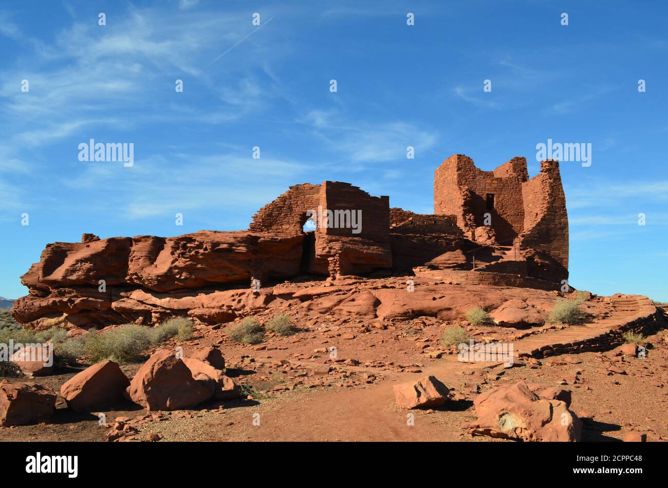 Stunning look at red rock ruins of Wukoki Stock Photo - Alamy