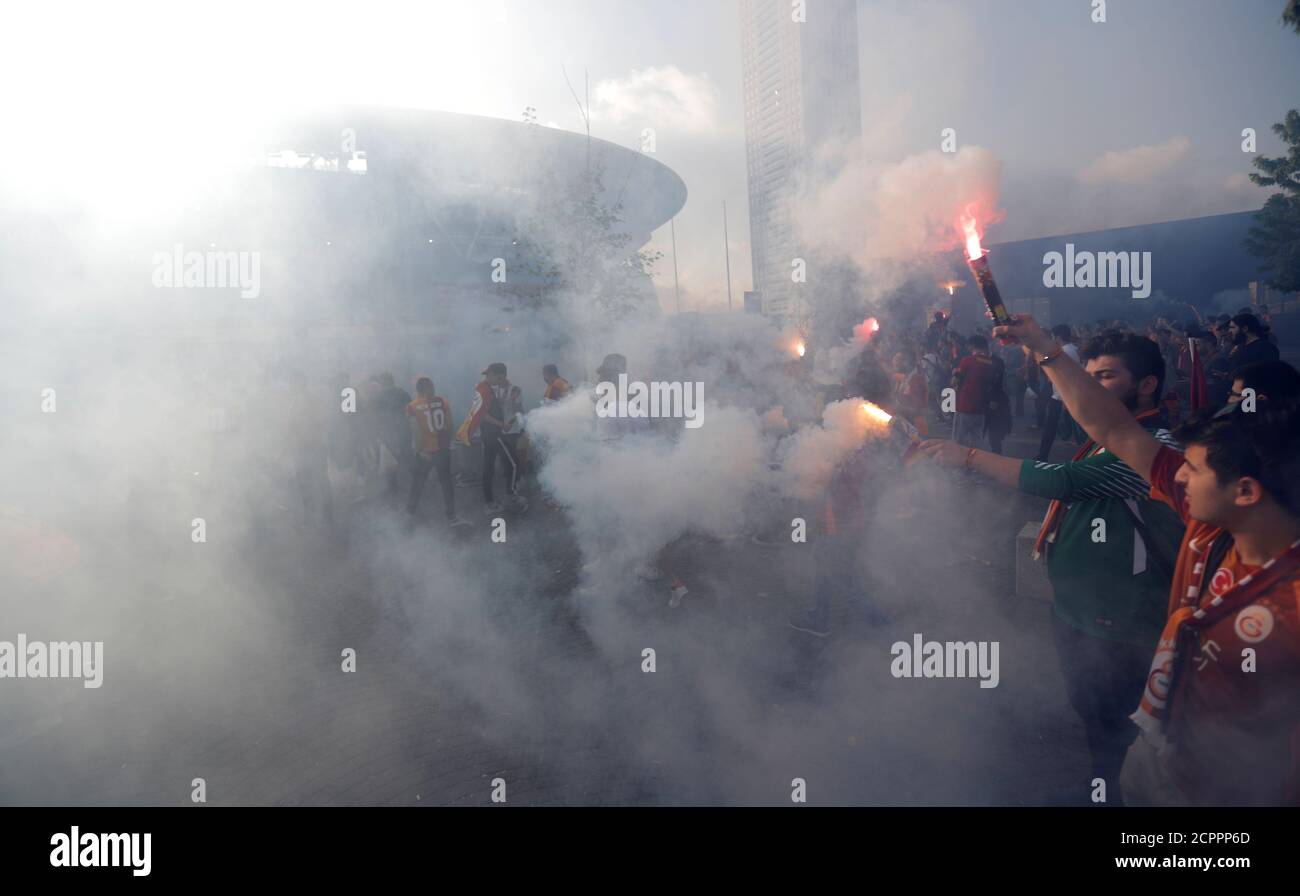 Soccer fans flares hi-res stock photography and images - Alamy