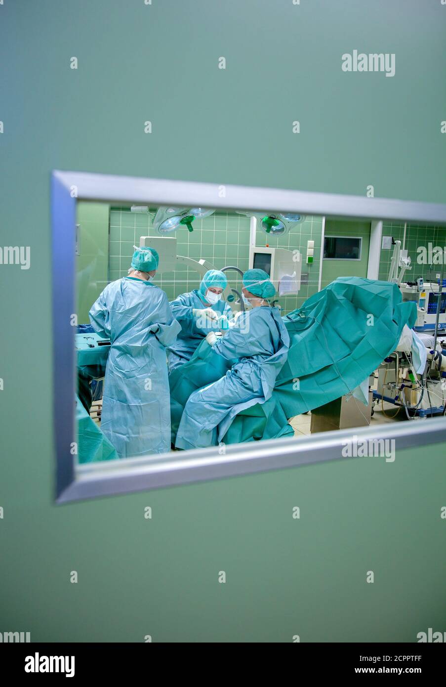 Operating room door hi-res stock photography and images - Alamy