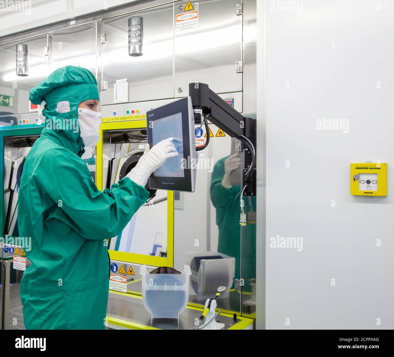 Microtechnologist hi-res stock photography and images - Alamy