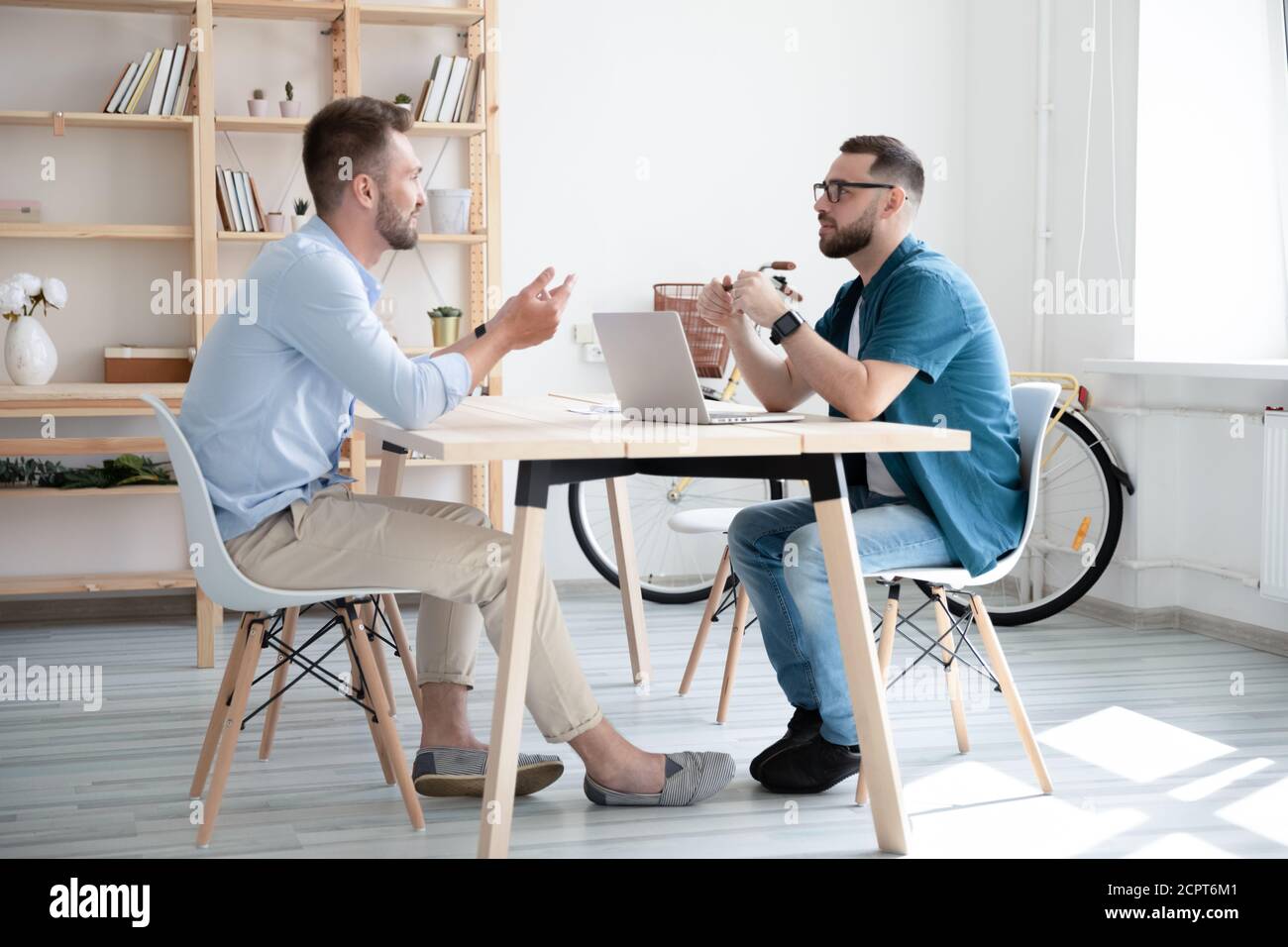 Interview two people hi-res stock photography and images - Alamy
