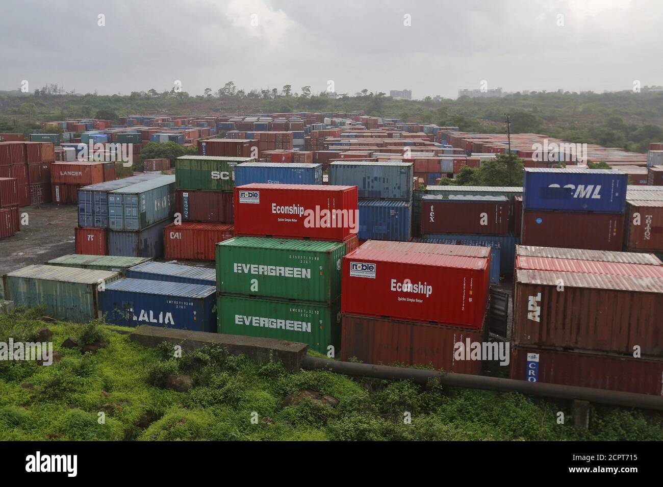 Mumbai port container hi-res stock photography and images - Alamy