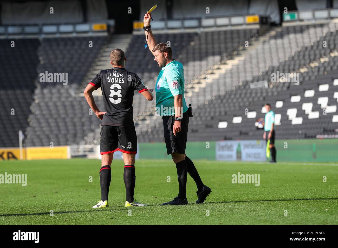 James jones referee hi-res stock photography and images - Alamy