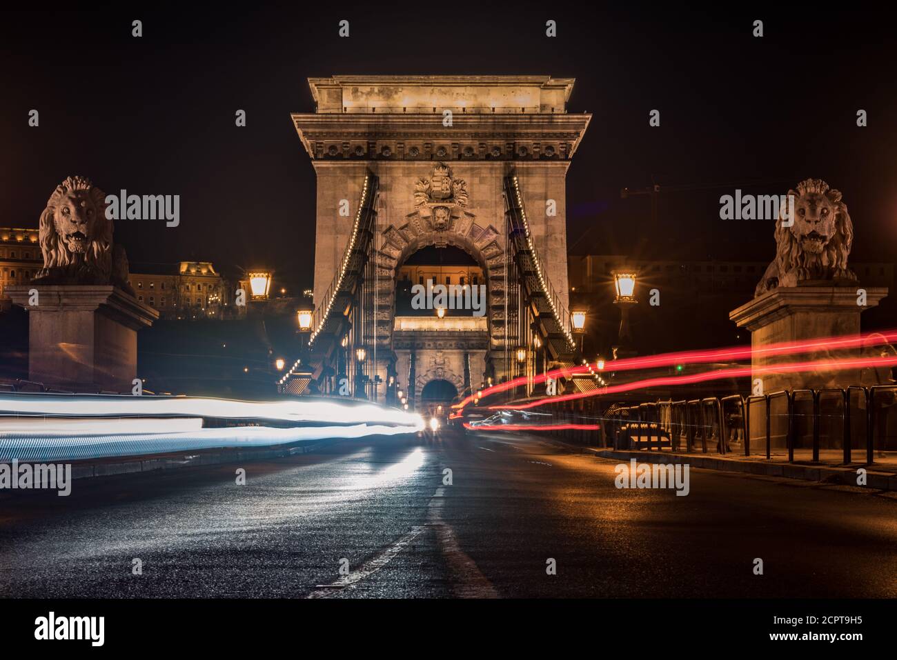 Chain bridge lions budapest hi-res stock photography and images - Alamy