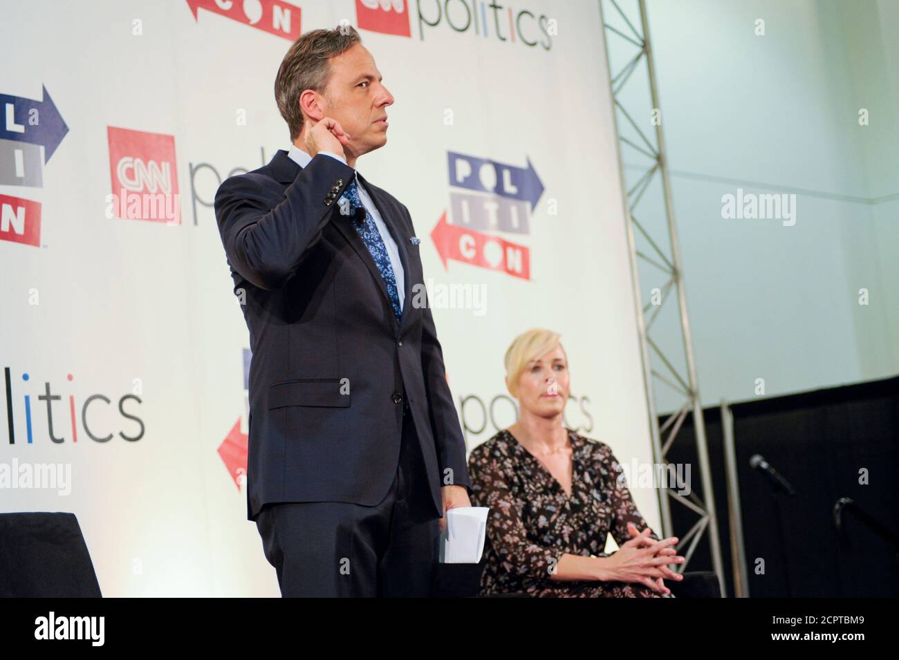 Cnn host anchor hi-res stock photography and images - Alamy