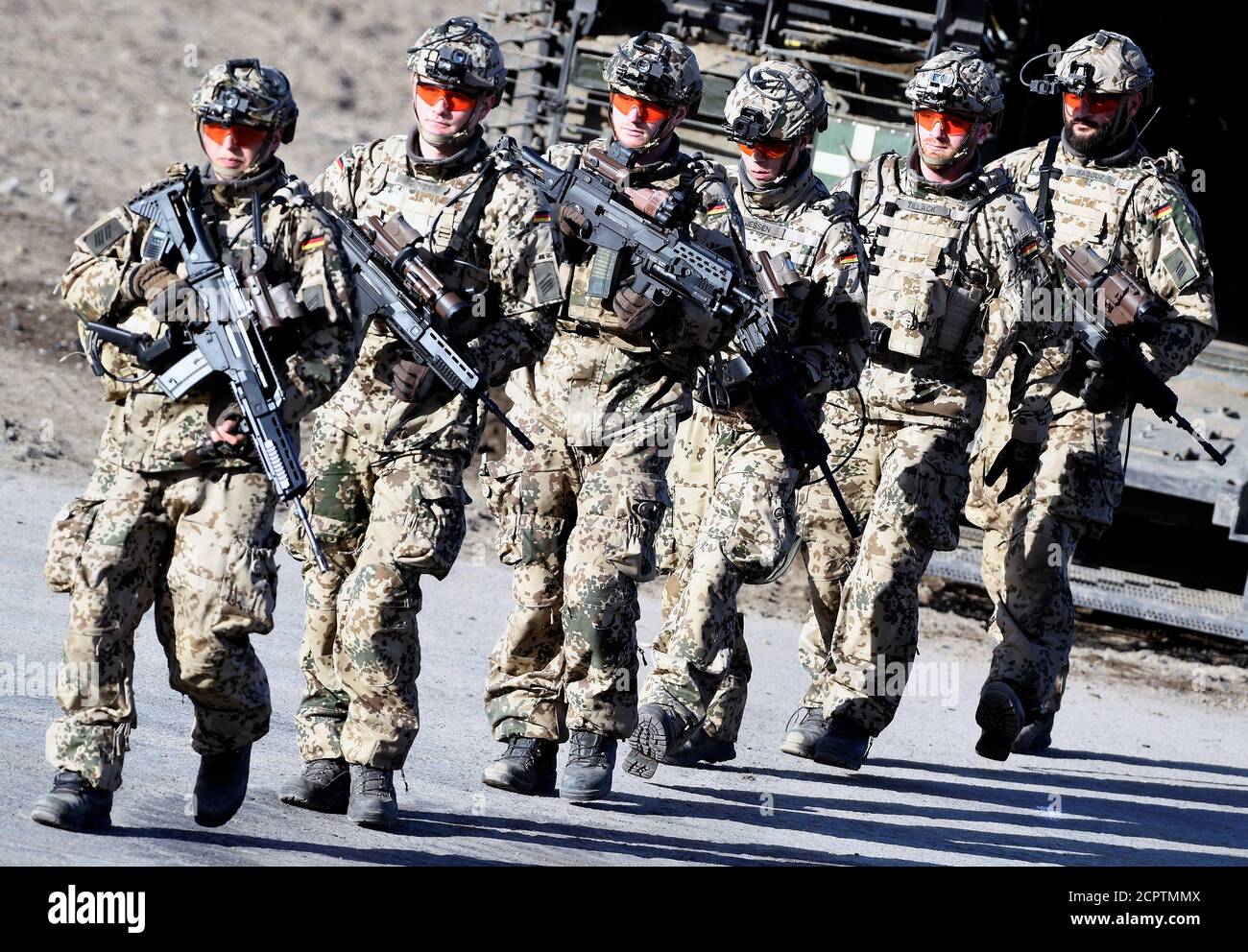 Bundeswehr soldiers exercise hi-res stock photography and images - Alamy