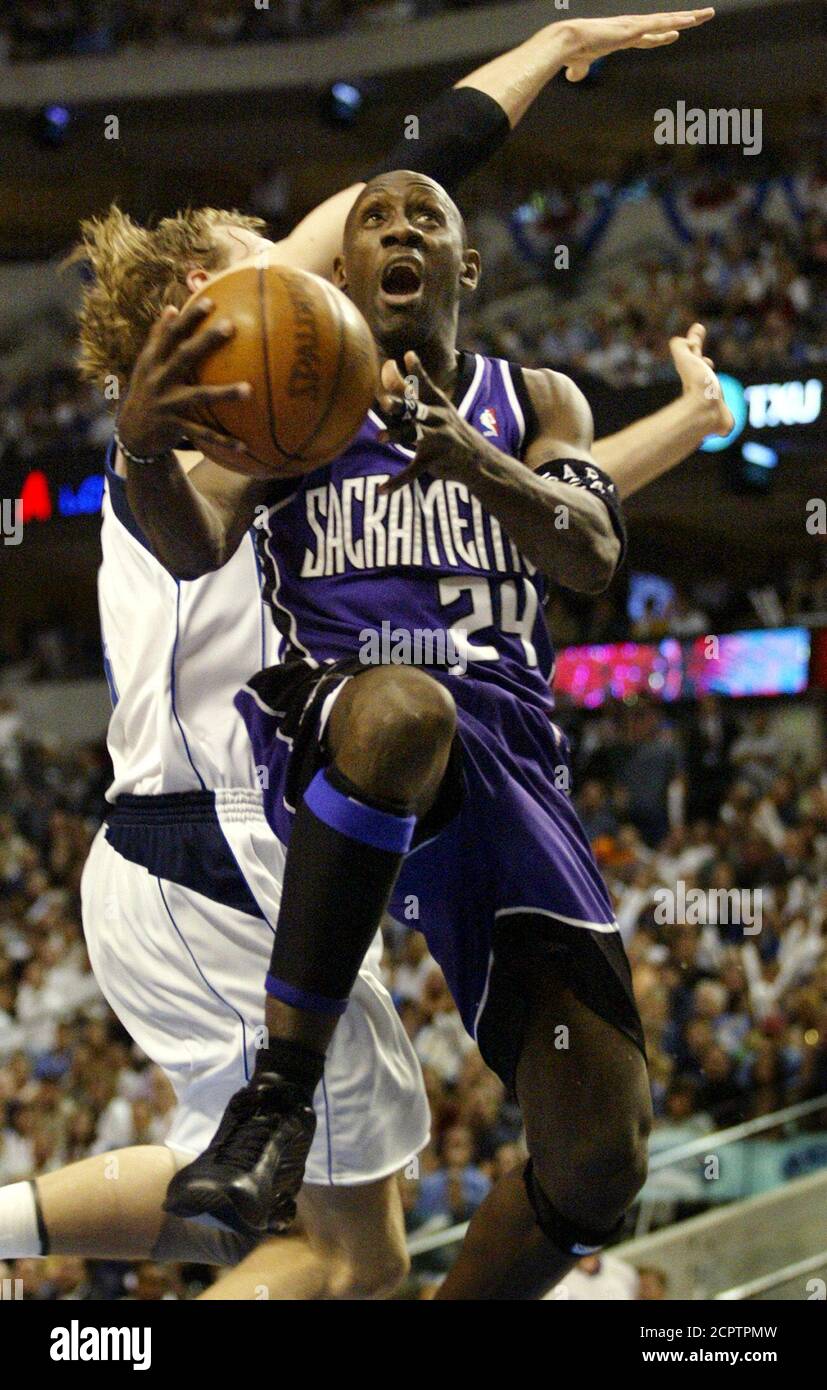 Sacramento kings guard bobby jackson hi-res stock photography and ...