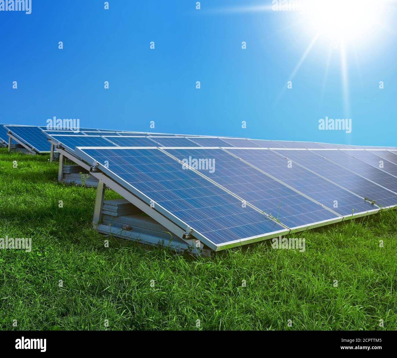 Solar panels in the sun hi-res stock photography and images - Alamy