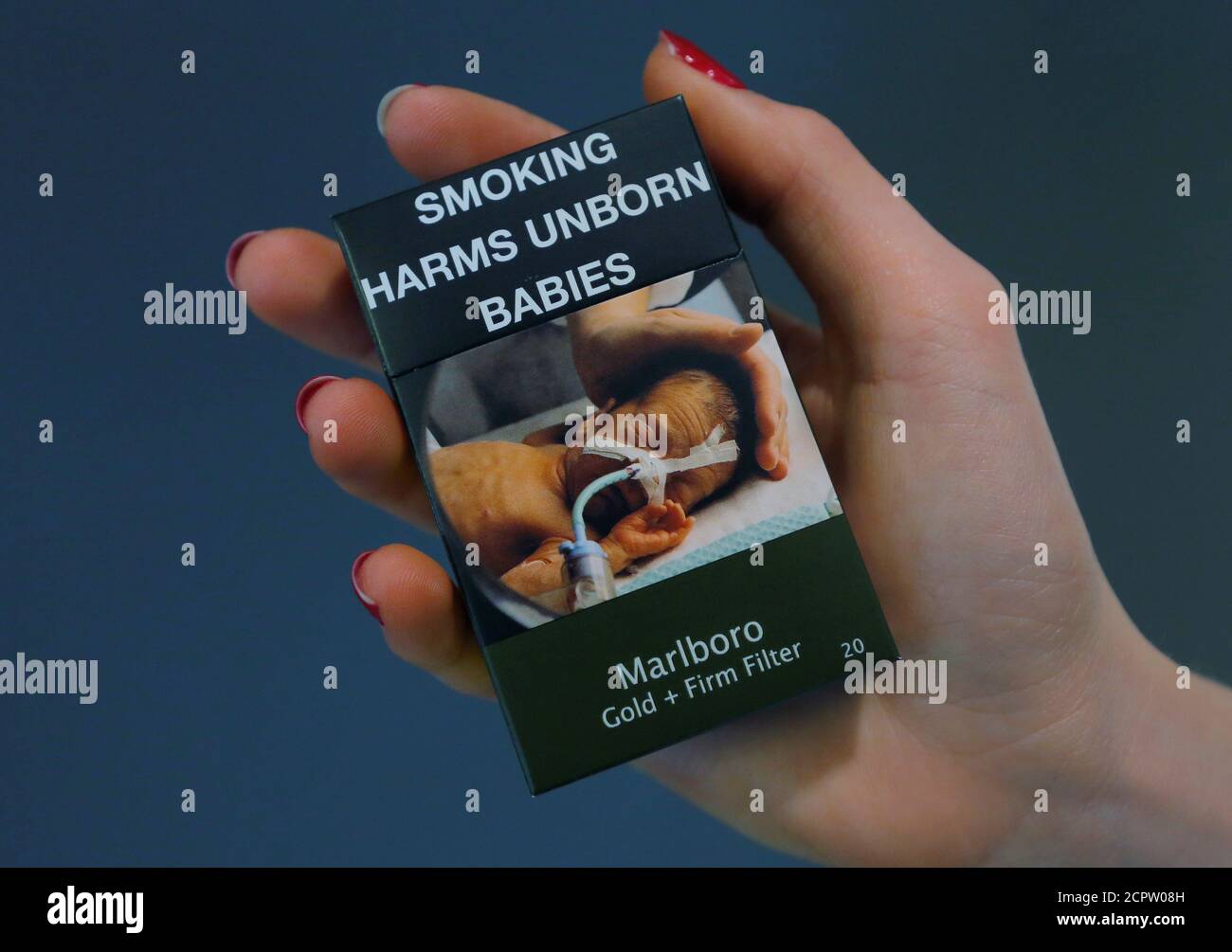 Marlboro packet of cigarettes hi-res stock photography and images - Alamy