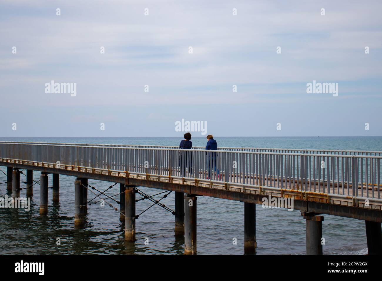 Bridge over ocean cliff hi-res stock photography and images - Alamy