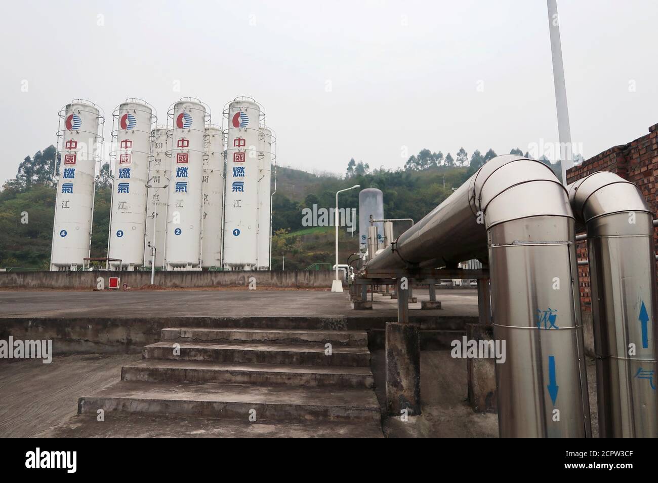Gas storage facilities hi-res stock photography and images - Alamy