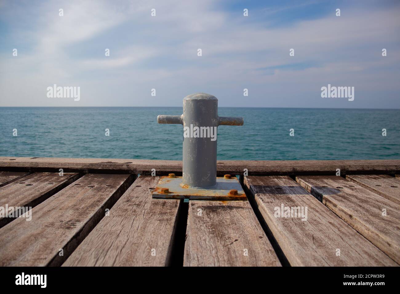 Bridge over ocean cliff hi-res stock photography and images - Alamy