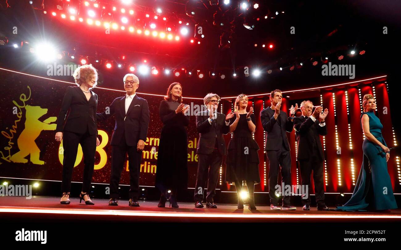 Stephanie zacharek hi-res stock photography and images - Alamy