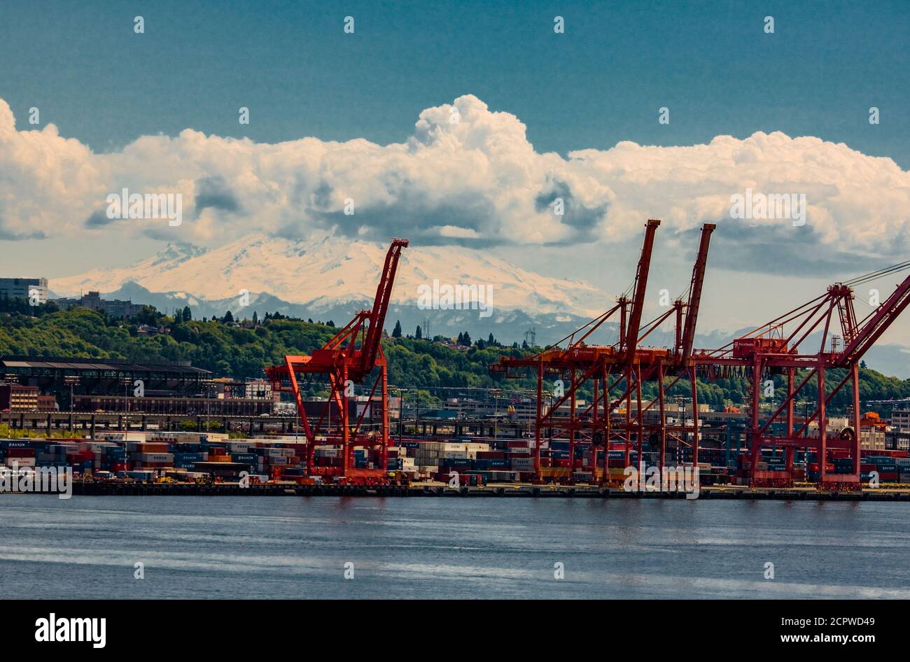 Ship offloading hi-res stock photography and images - Alamy