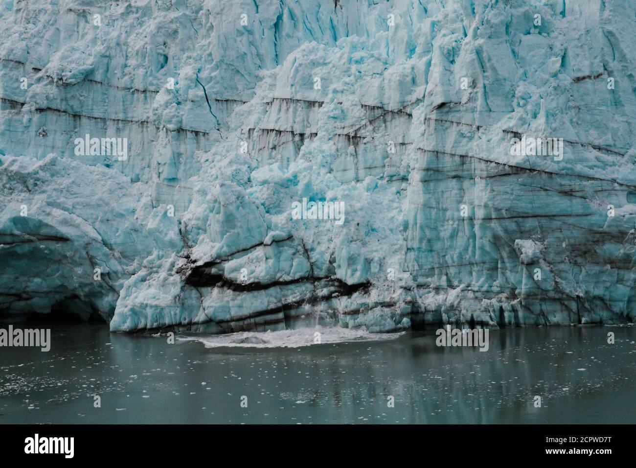 Ice breaking off hi-res stock photography and images - Alamy