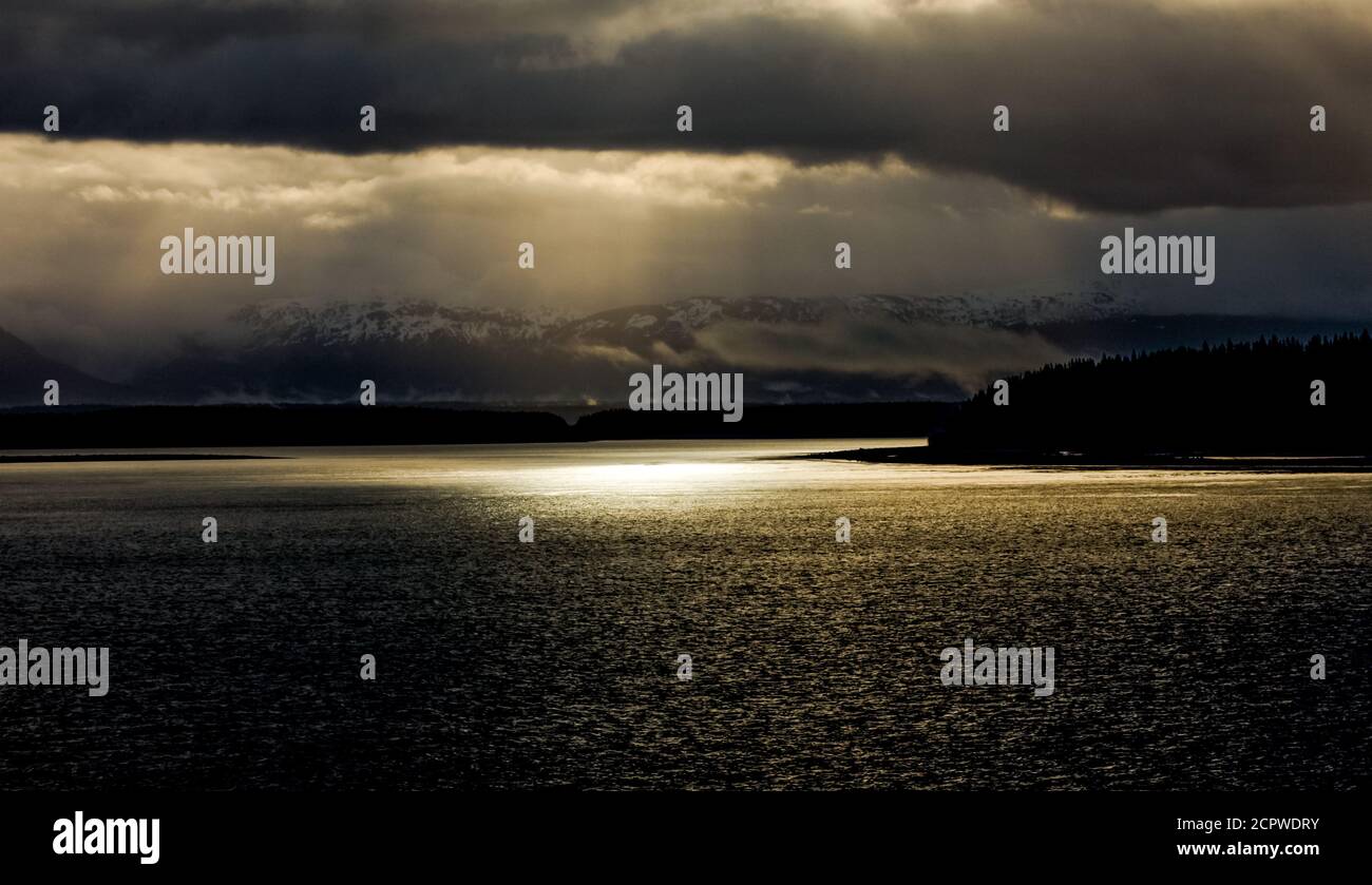 The natural beauty of Alaska with its ocean water views and skyscapes ...